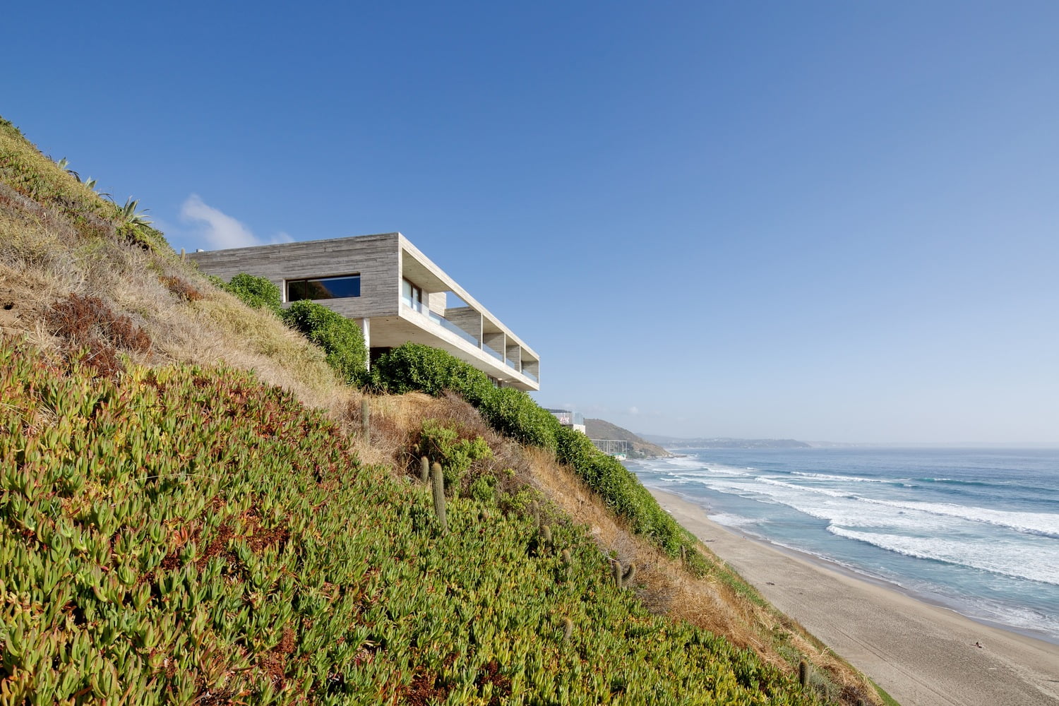 Modern Beach House Architecture and Interior Detail